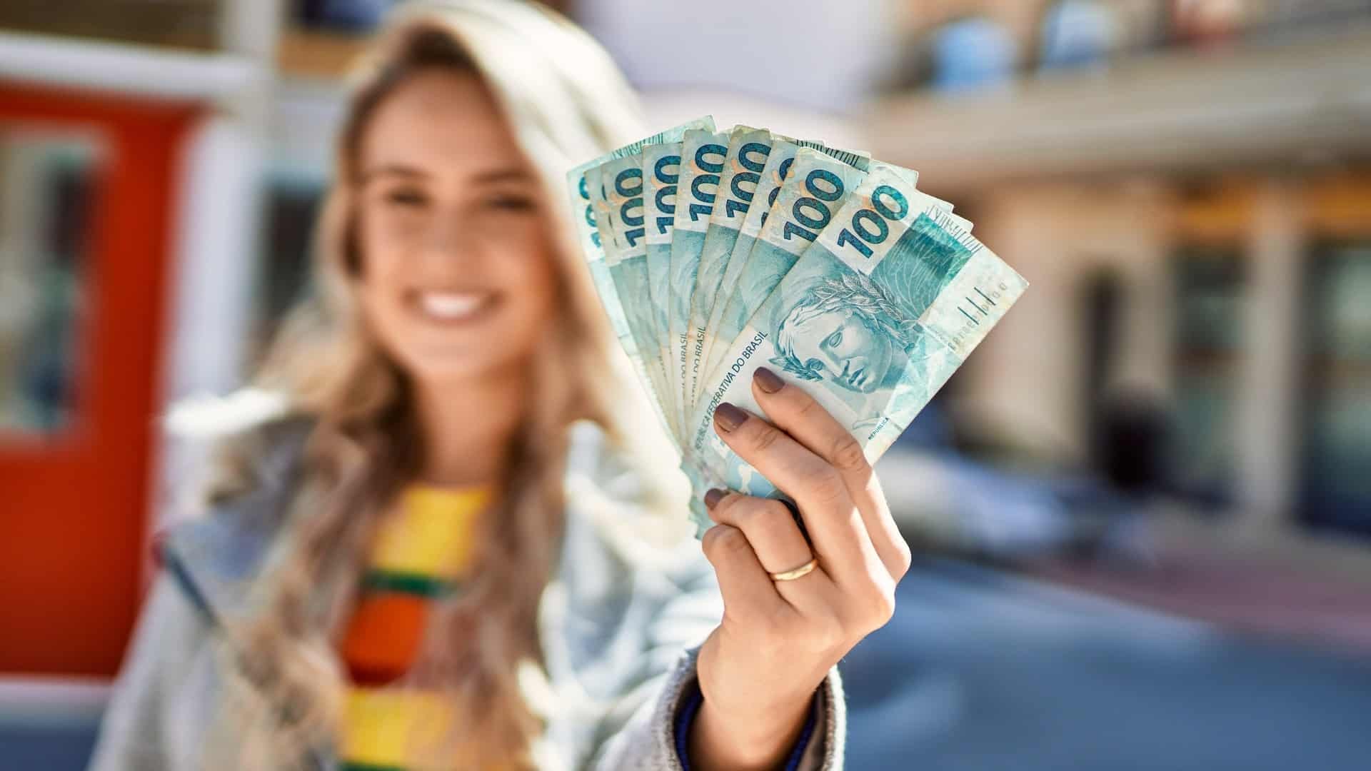 DDE | 4 dicas para jovens aprenderem a lidar com dinheiro